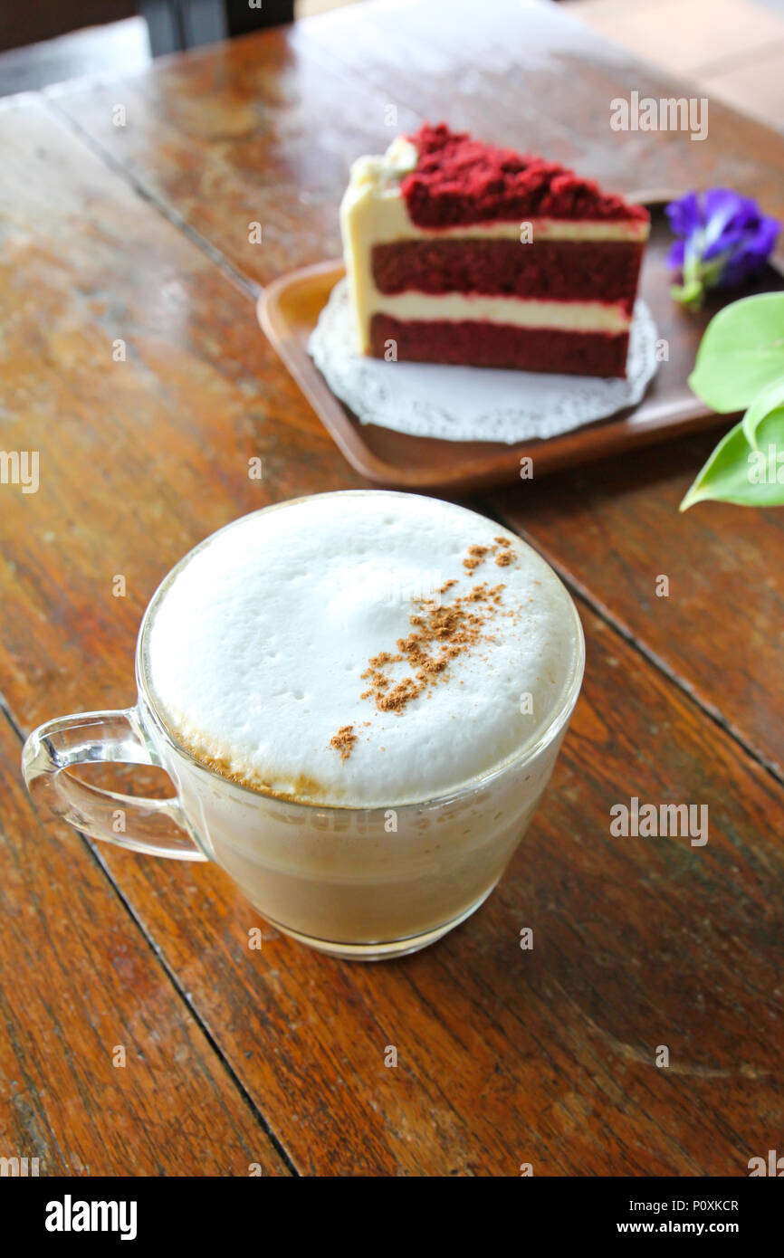 Red velvet cup cake hi-res stock photography and images - Alamy