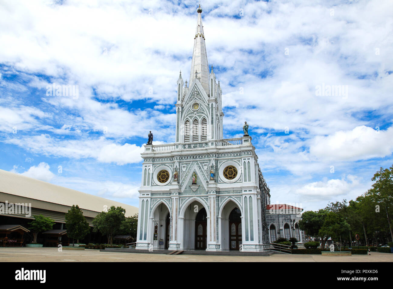 Samut songkhram church hi-res stock photography and images - Alamy
