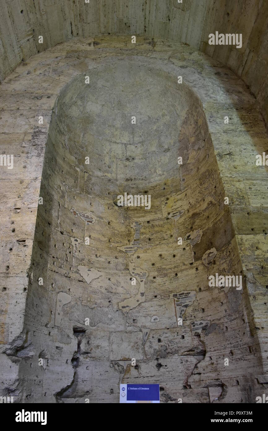 Helical ramp hi-res stock photography and images - Alamy