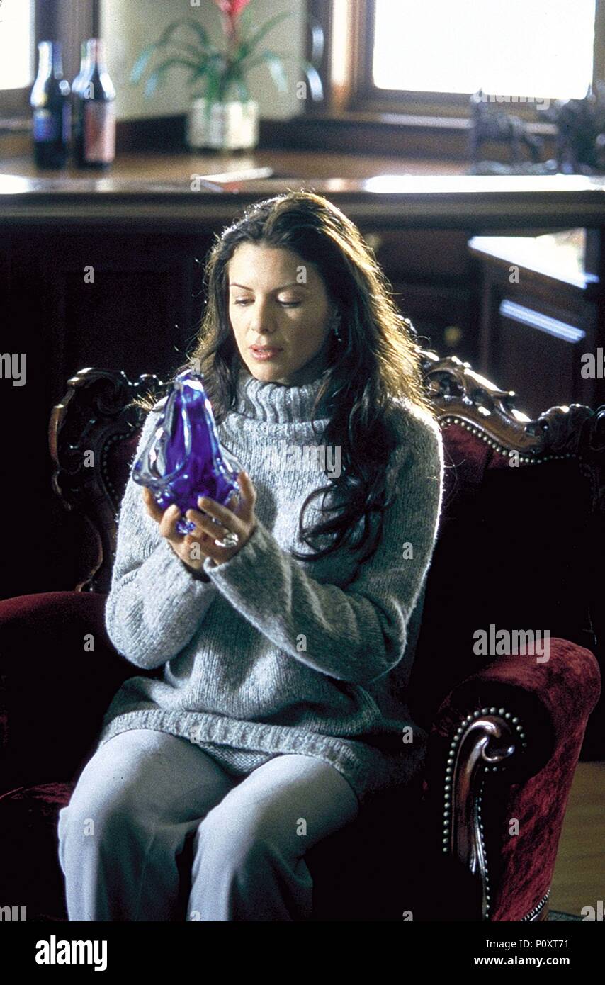 Kari wuhrer spiders web 2002 hi-res stock photography and images - Alamy