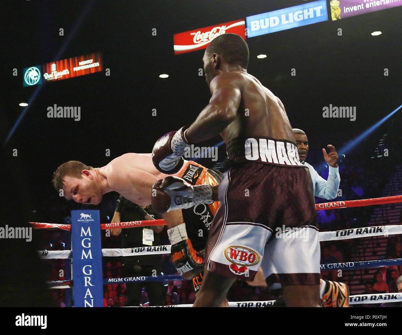 Las Vegas, Nevada, USA. 10th June, 2018. Undisputed Junior Welterweight ...
