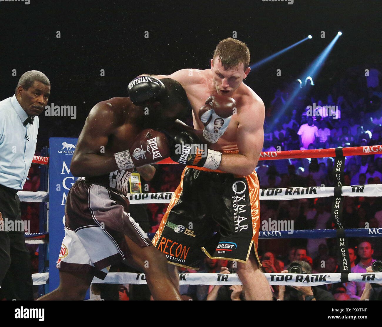 Las Vegas, Nevada, USA. 10th June, 2018. Undisputed Junior Welterweight ...