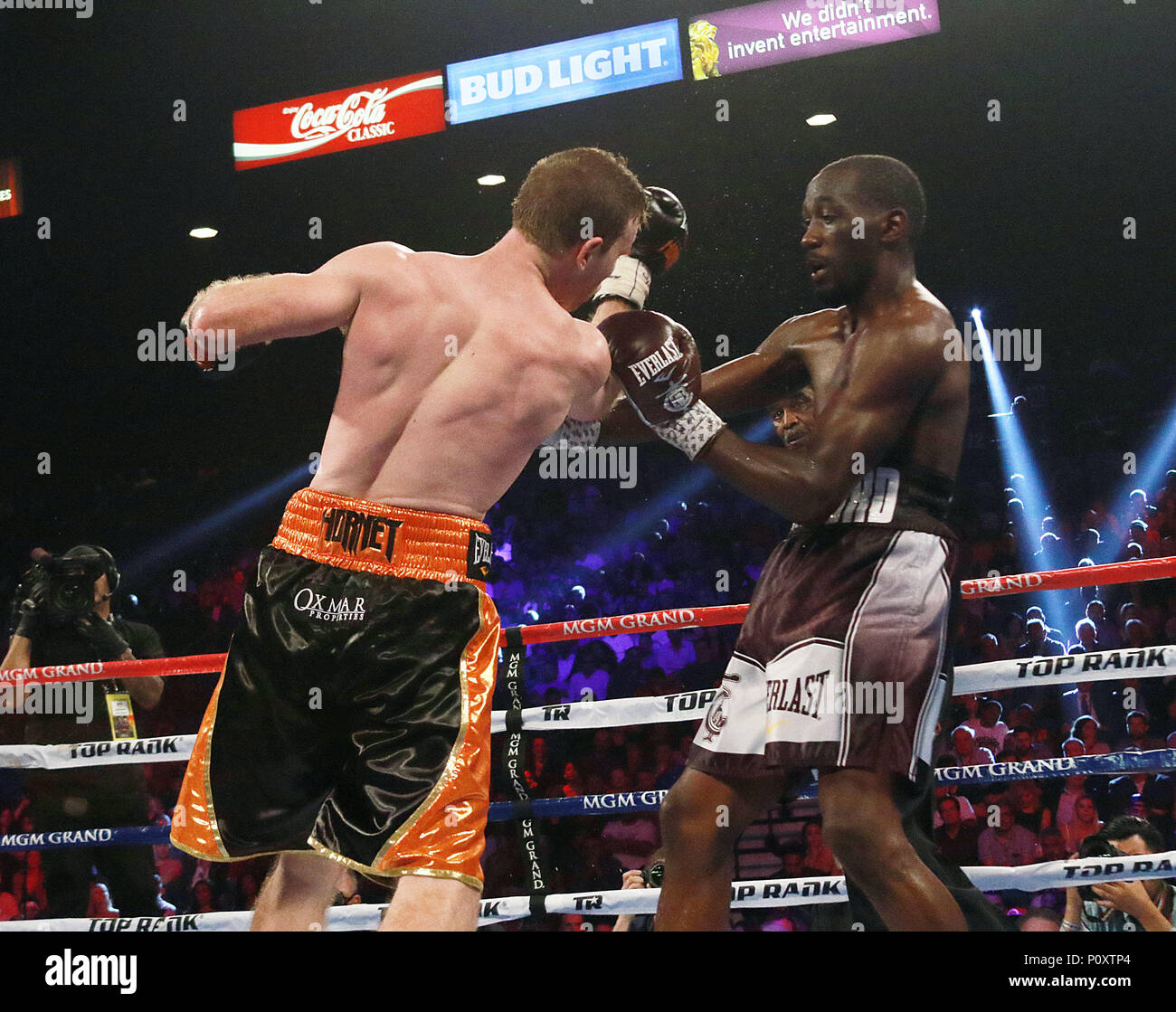 Las Vegas, Nevada, USA. 10th June, 2018. Undisputed Junior Welterweight ...