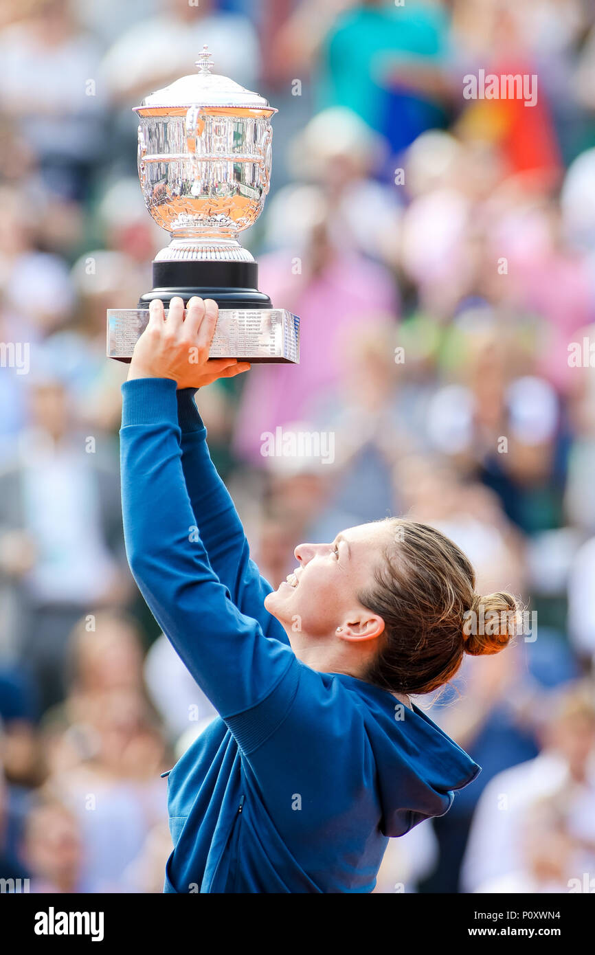 Paris, France. 9th June, 2018. Simona Halep (ROU) Tennis : Simona Halep ...