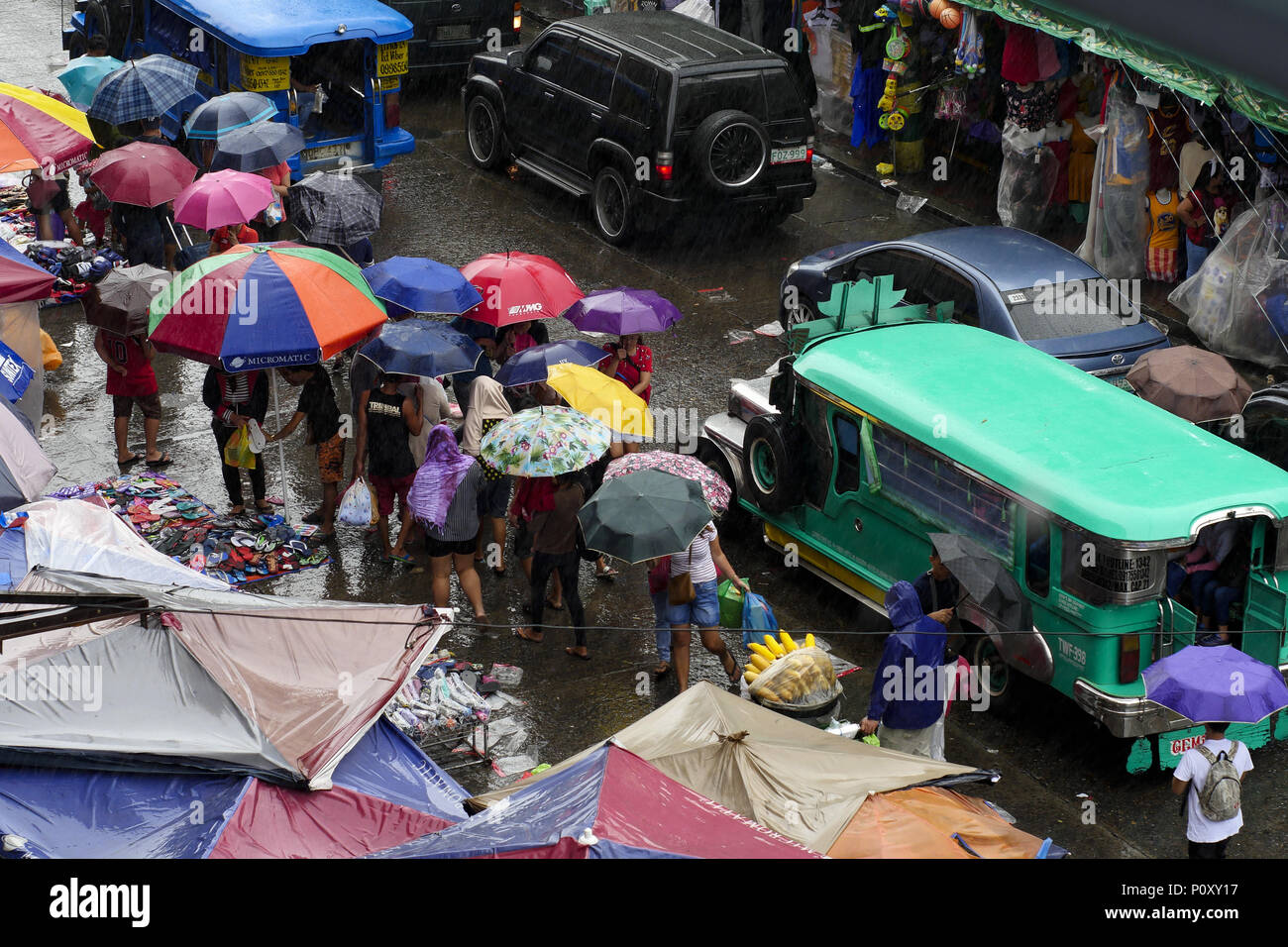 Manila pedestrians hi-res stock photography and images - Alamy