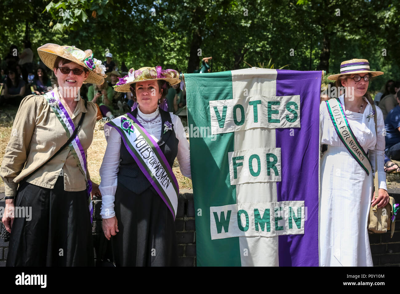 Suffragettes marching england hi-res stock photography and images - Alamy