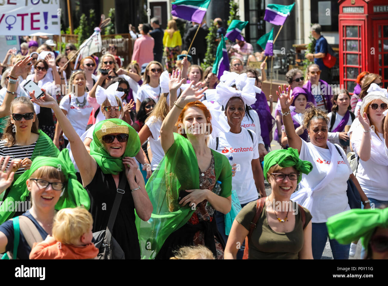 Uk suffragettes marching hi-res stock photography and images - Alamy