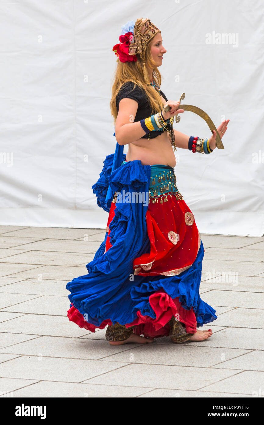 Bellydancer bellydancers hi-res stock photography and images - Alamy