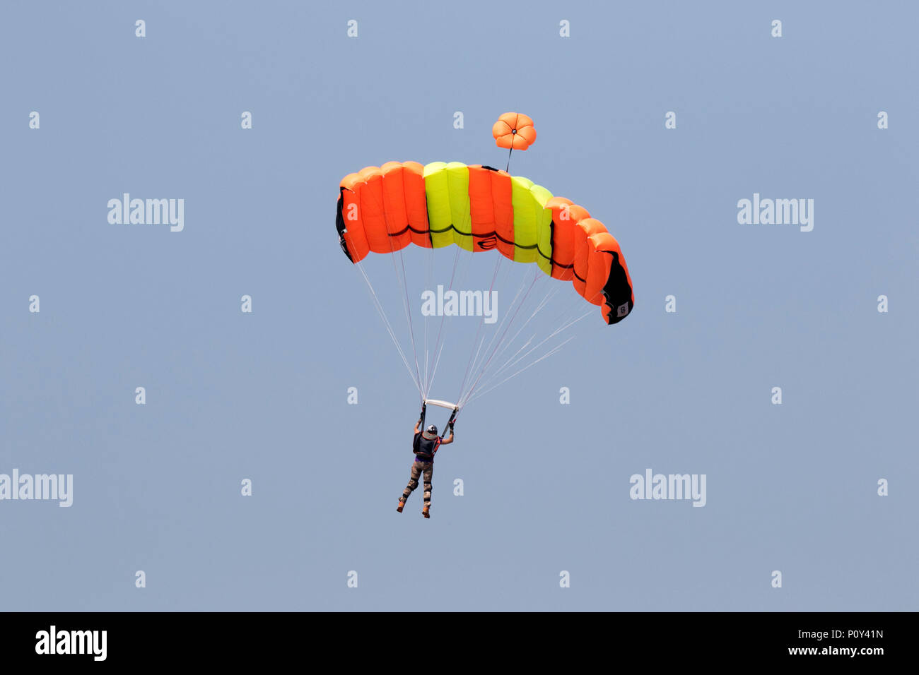 Base jumping antenna hi-res stock photography and images - Alamy