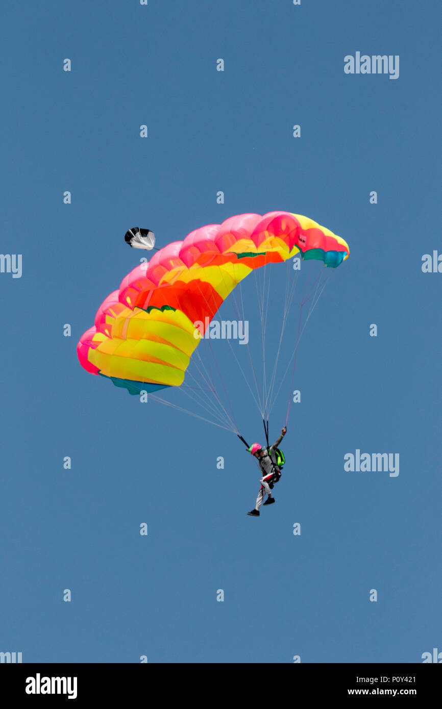Base jumping antenna hi-res stock photography and images - Alamy