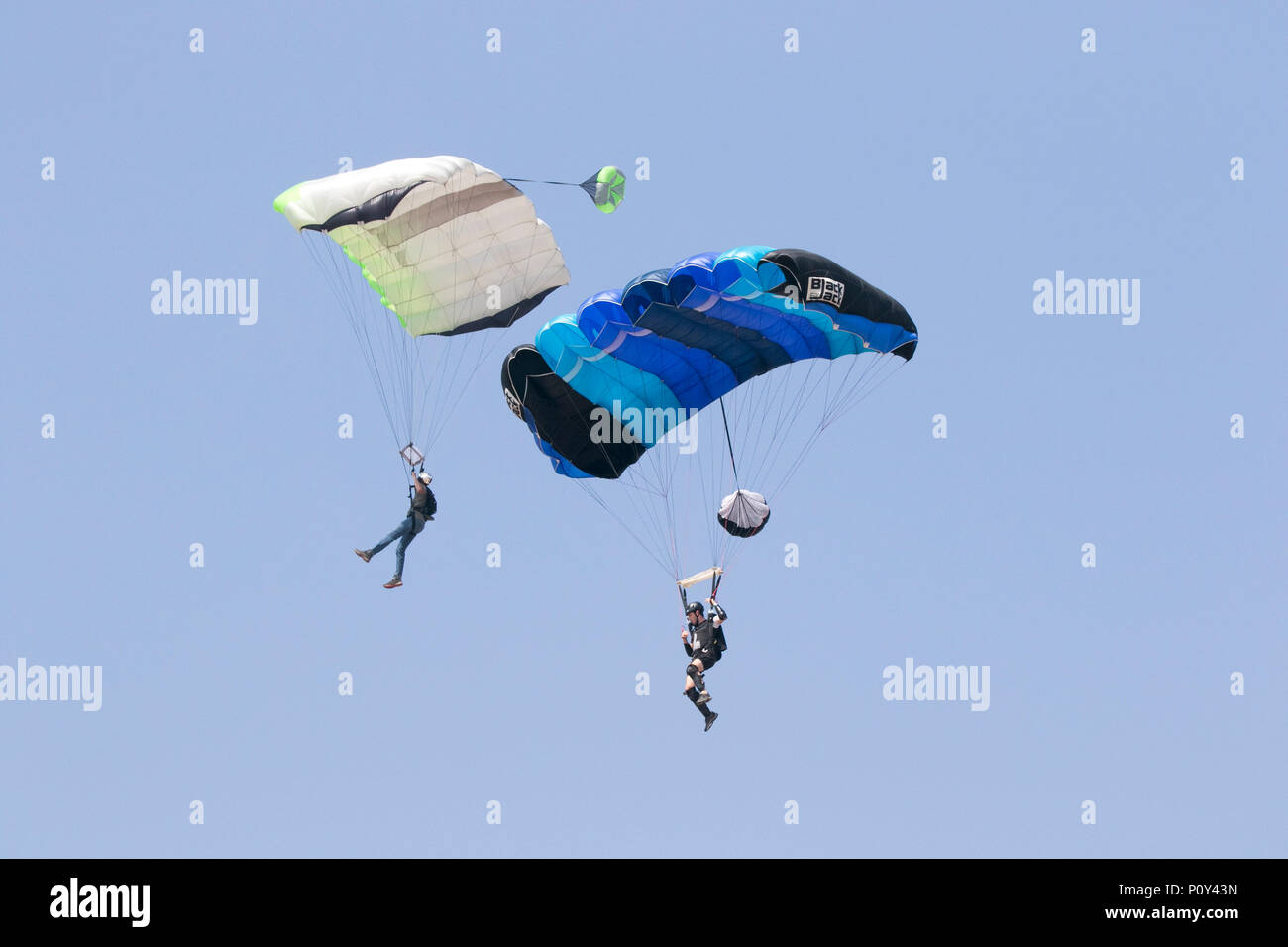 Base jumping antenna hi-res stock photography and images - Alamy