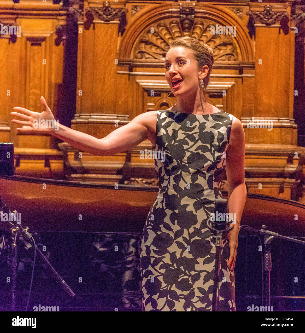 Carly paoli hi-res stock photography and images - Alamy