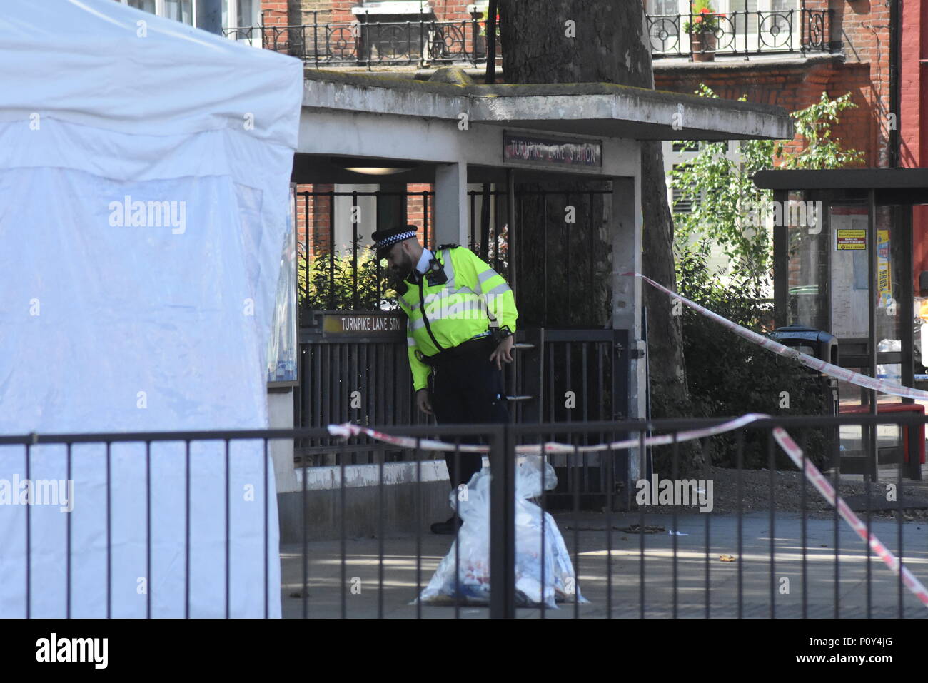 Crime scene death murder police road closed hi-res stock photography ...