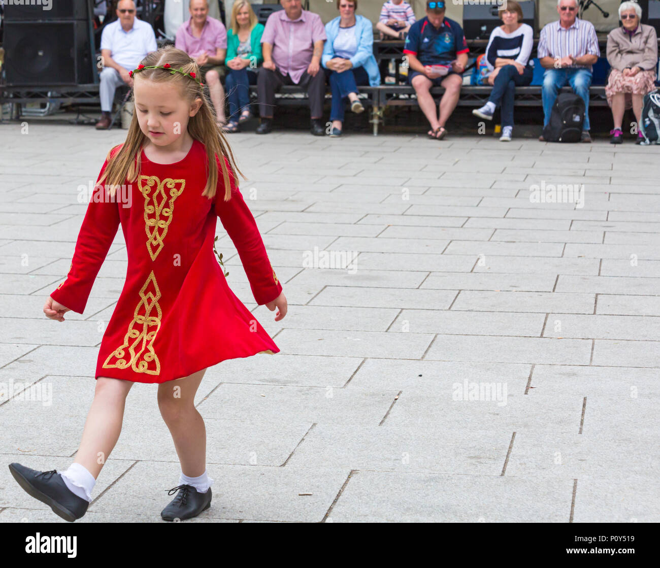 Children dancing irish traditional dancing hi-res stock photography and ...