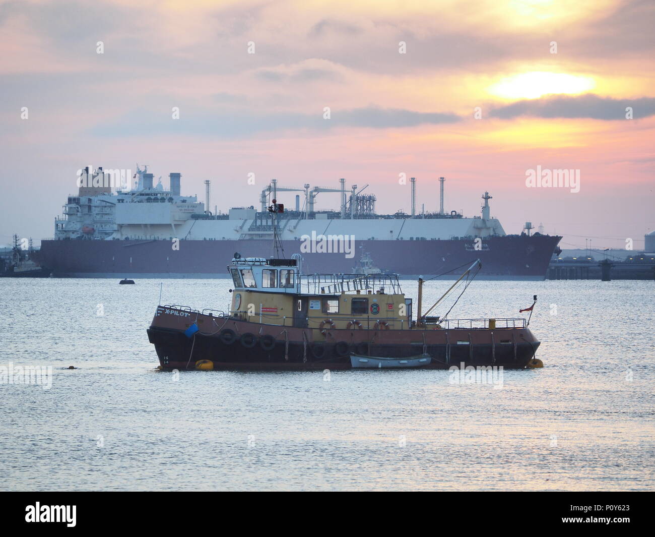 Lng tanker sunset hi-res stock photography and images - Alamy