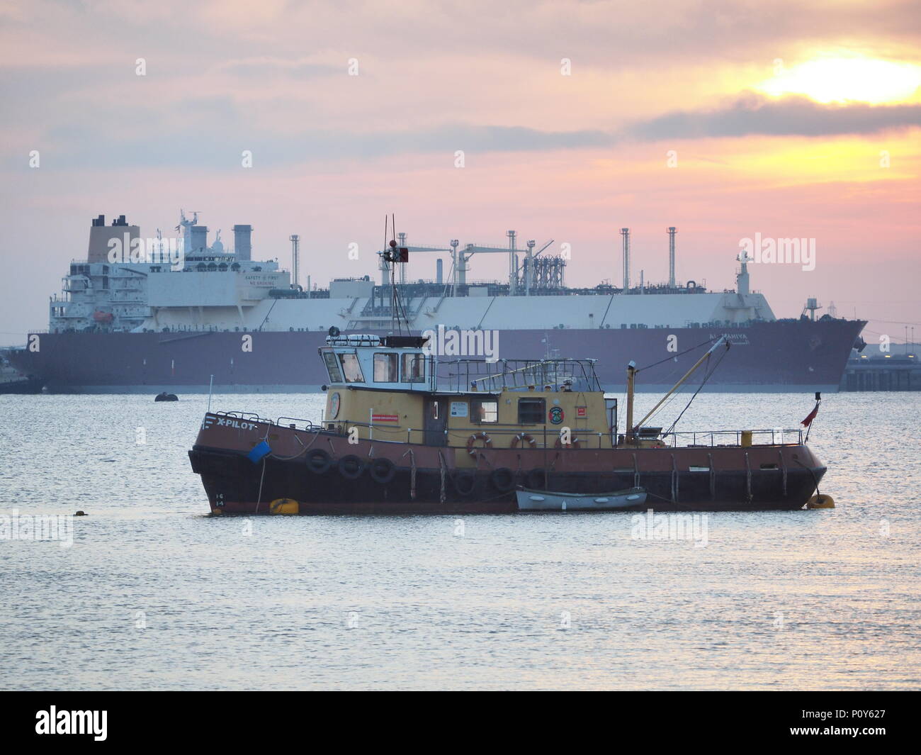 Lng tanker sunset hi-res stock photography and images - Alamy