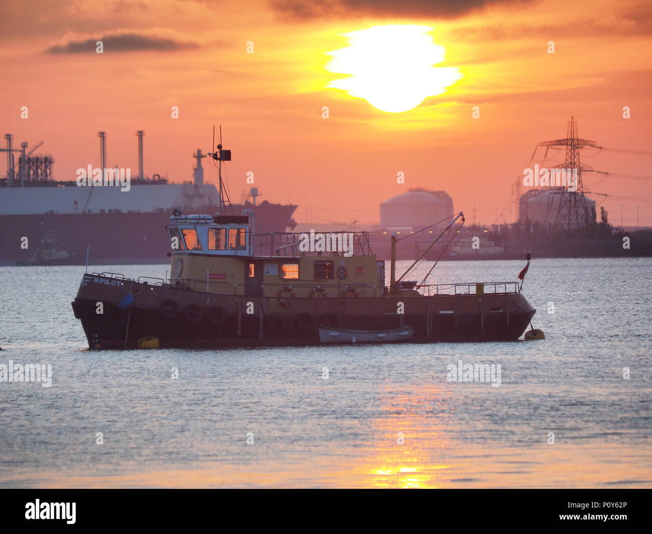 Queenborough, Kent, UK. 10th June, 2018. UK Weather: the sunset in ...