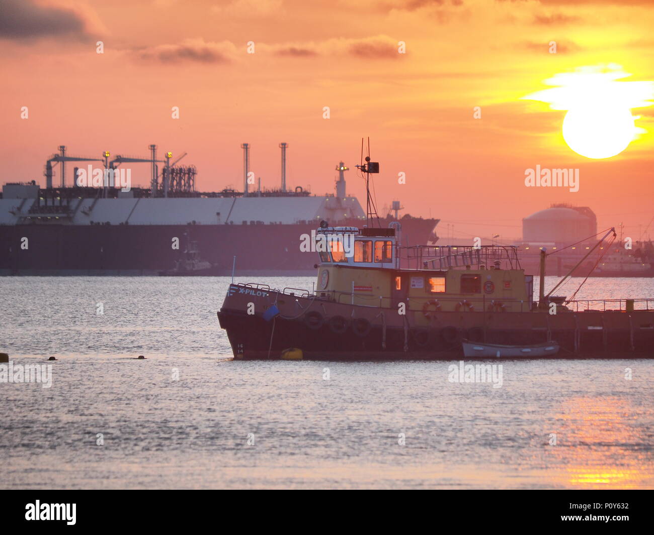 Lng tanker sunset hi-res stock photography and images - Alamy