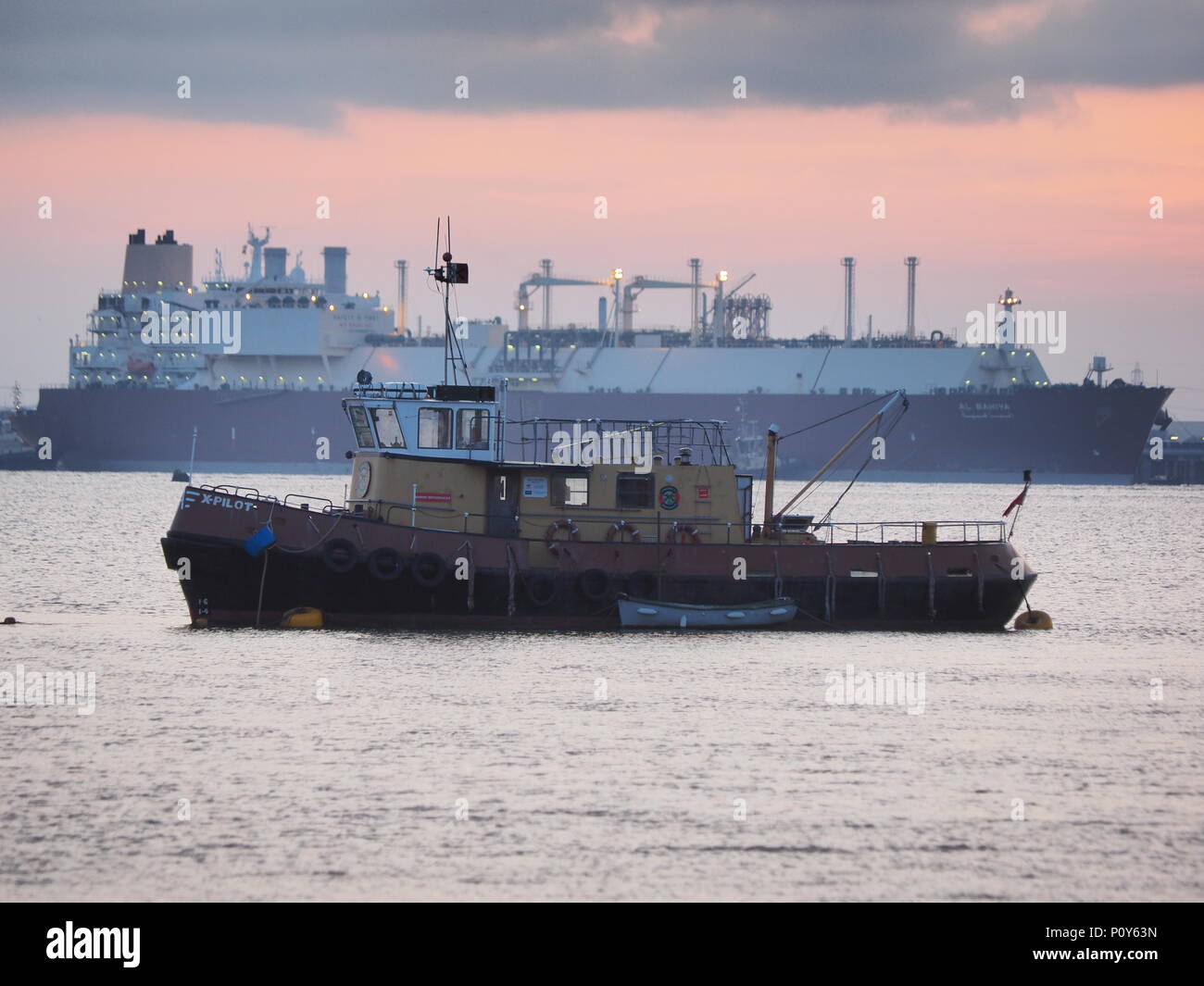 Lng tanker sunset hi-res stock photography and images - Alamy