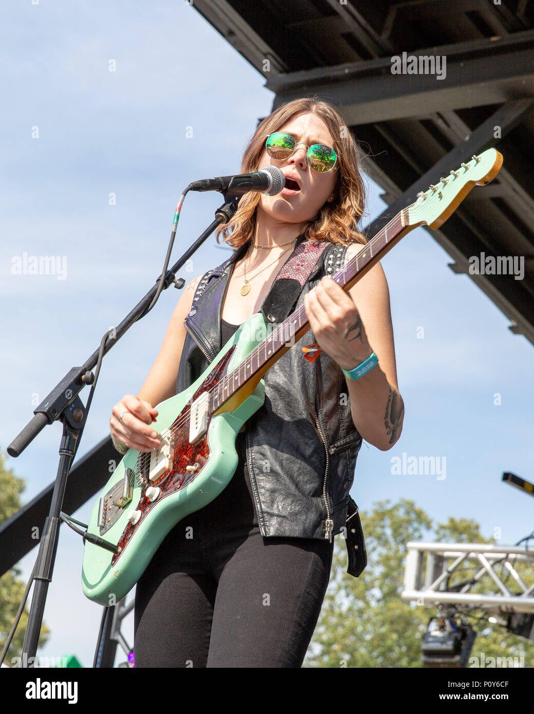 Rebecca lovell live hi-res stock photography and images - Alamy