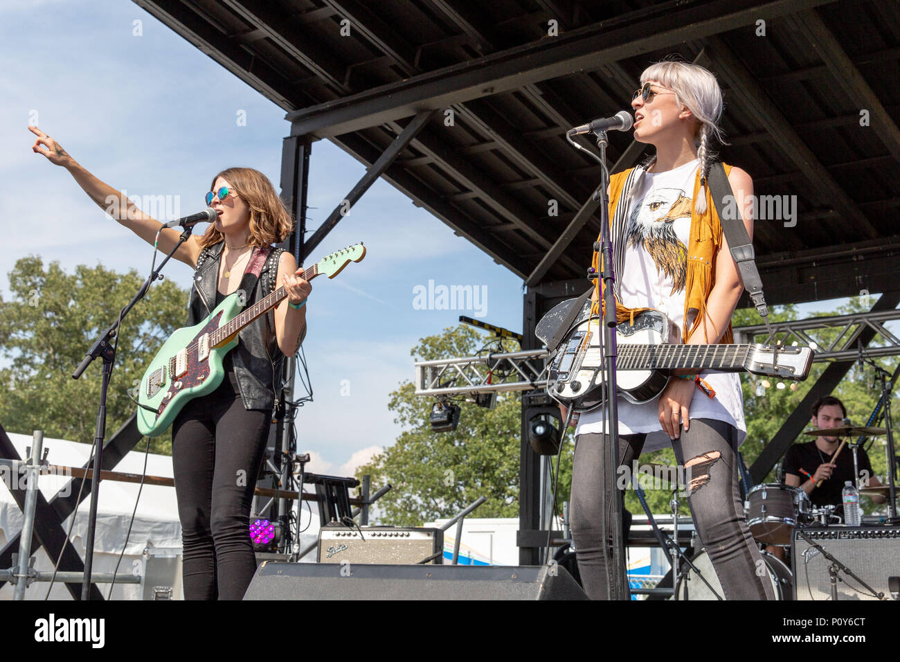 Manchester, Tennessee, USA. 9th June, 2018. REBECCA LOVELL and MEGAN ...