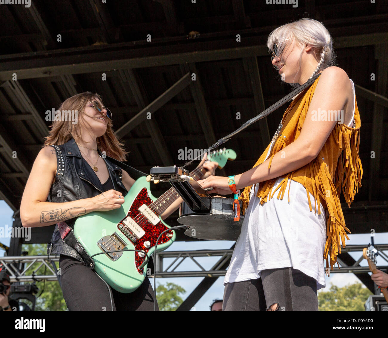 Manchester Tennessee Usa 9th June 2018 Rebecca Lovell And Megan Lovell Of Larkin Poe During
