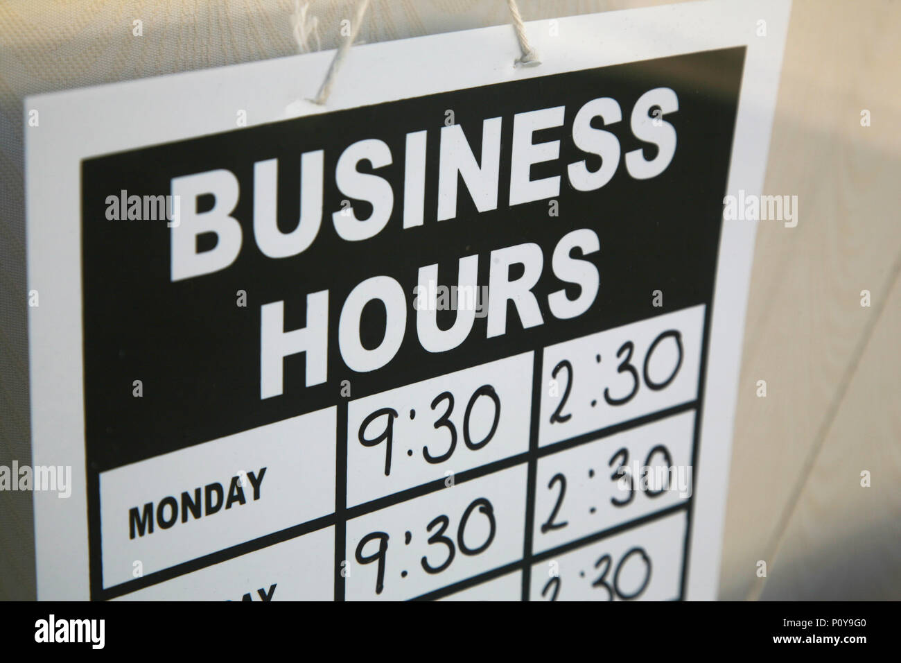 Shop sign closed sunday hi-res stock photography and images - Alamy