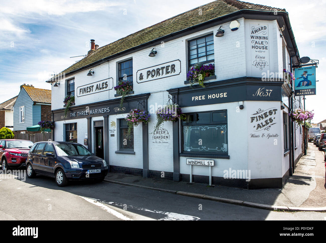 Hythe bar hi-res stock photography and images - Alamy