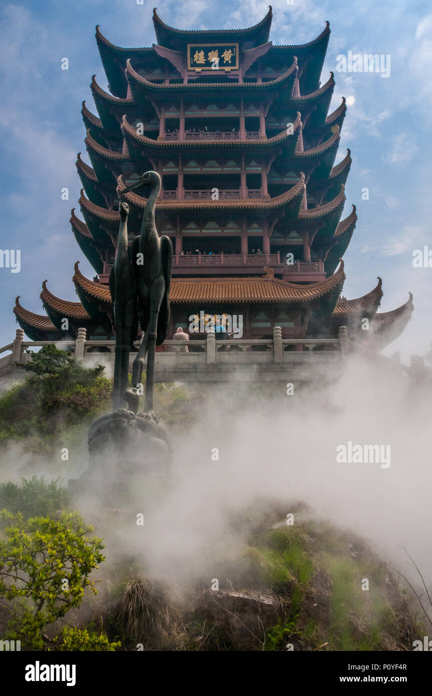 China (bird or birds) cranes hi-res stock photography and images - Alamy