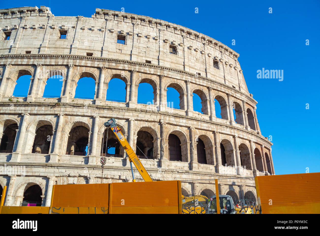 Rome ancient construction crane hi-res stock photography and images - Alamy