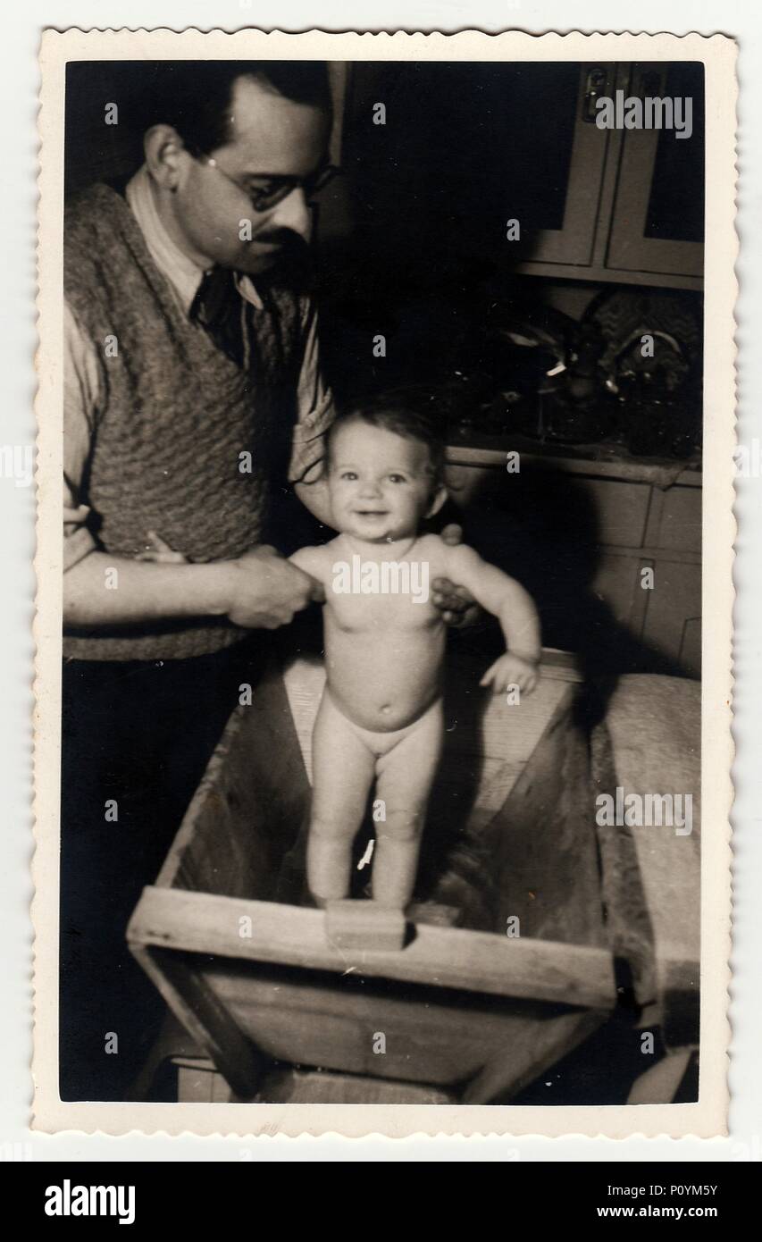 1940 vintage baby portrait hi-res stock photography and images - Alamy