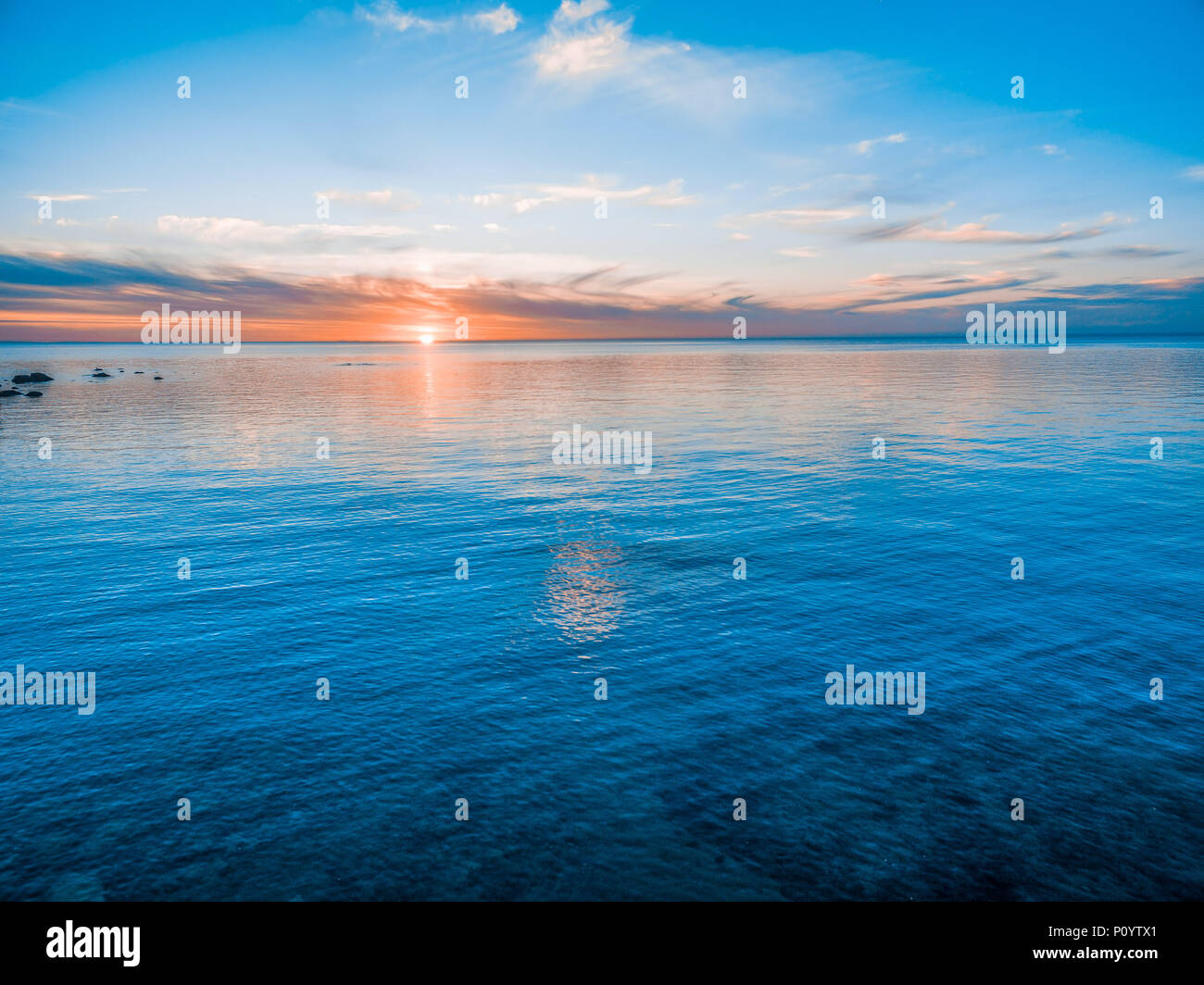 Sun touching sea surface hi-res stock photography and images - Alamy