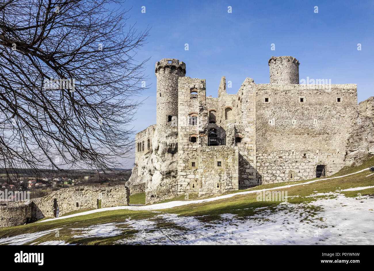 Outside of medieval structure hi-res stock photography and images - Alamy