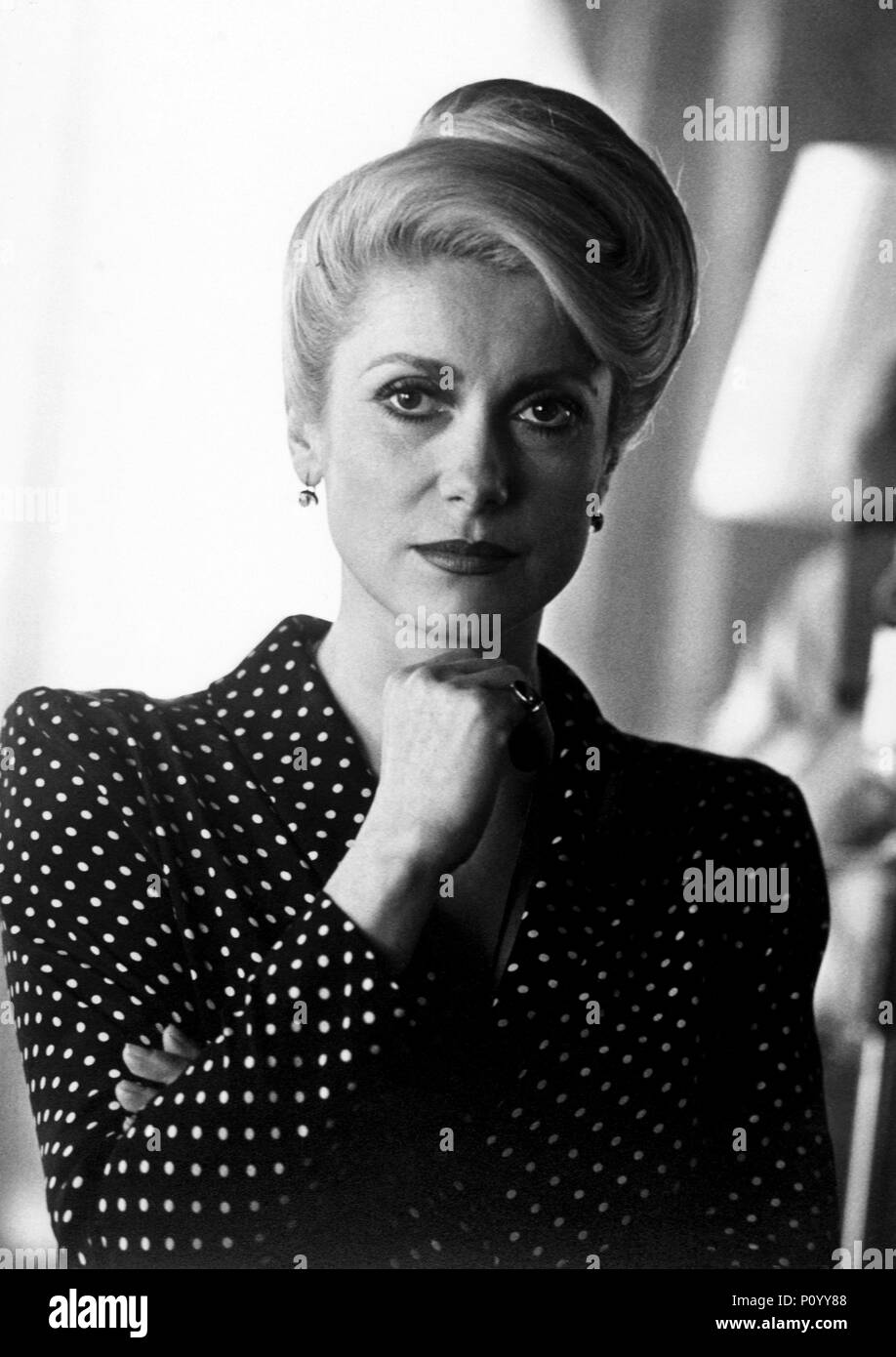 The hunger 1983 catherine deneuve hi-res stock photography and images ...
