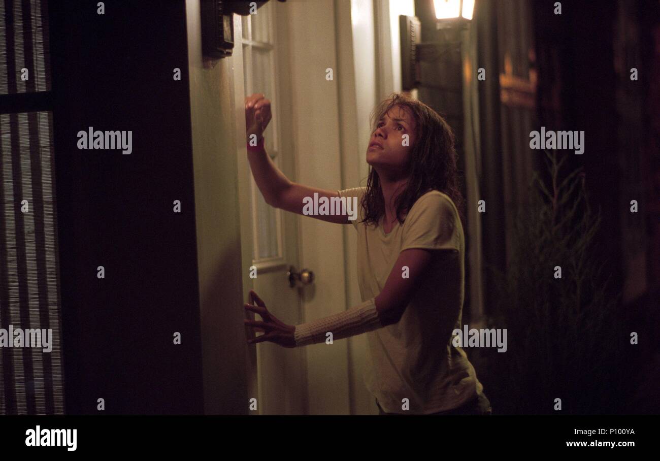 Mathieu kassovitz halle berry gothika hi-res stock photography and ...