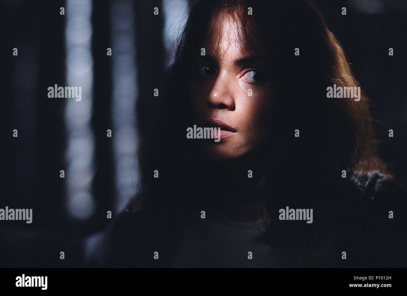 Mathieu kassovitz halle berry gothika hi-res stock photography and ...