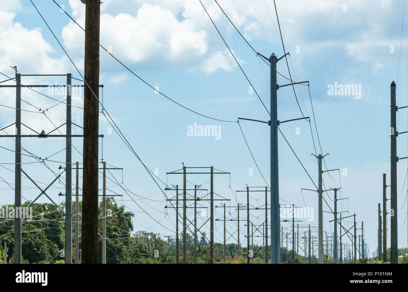 Overhead powerlines hi-res stock photography and images - Alamy Overhead powerlines hi-res stock photography and images - Alamy