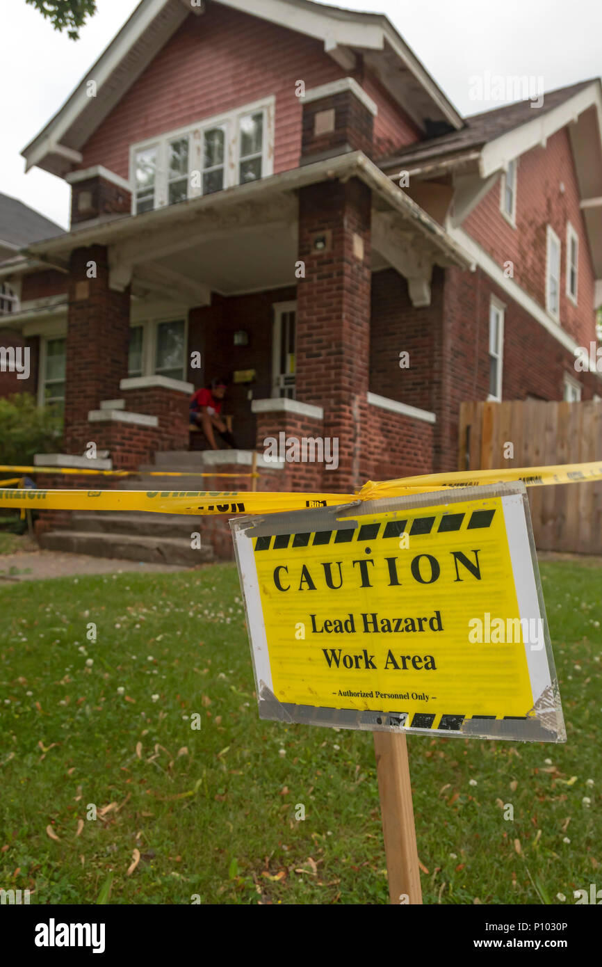 Lead hazard sign hi-res stock photography and images - Alamy