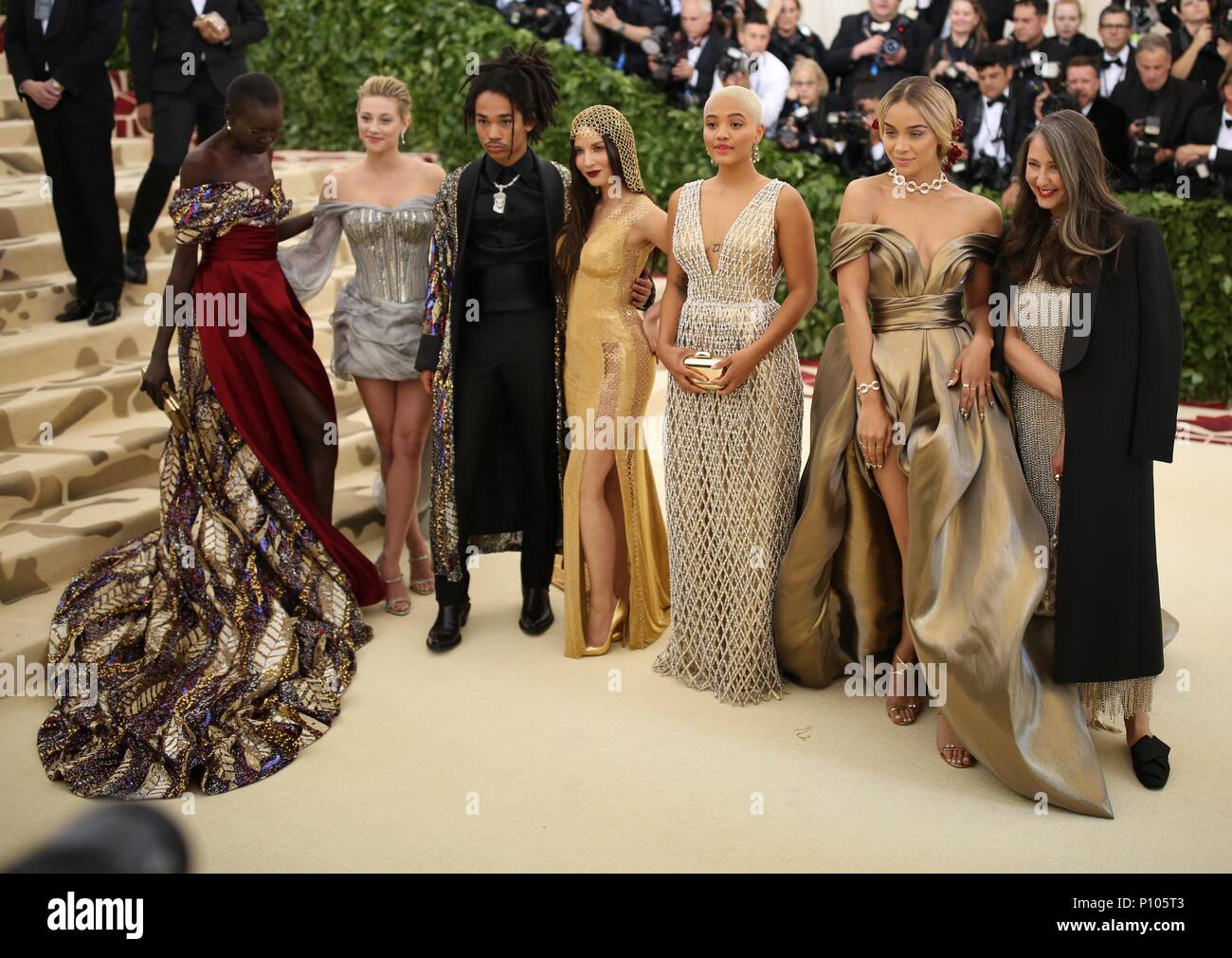 MET Gala 2018: Heavenly Bodies: Fashion & The Catholic Imagination ...