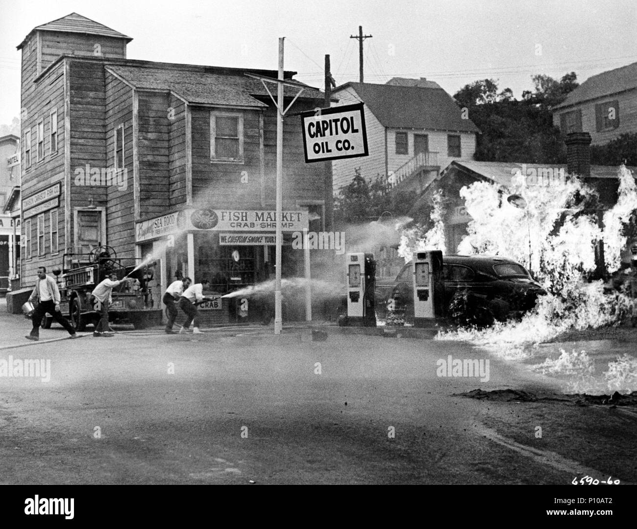 Alfred hitchcock birds scene hi-res stock photography and images - Alamy
