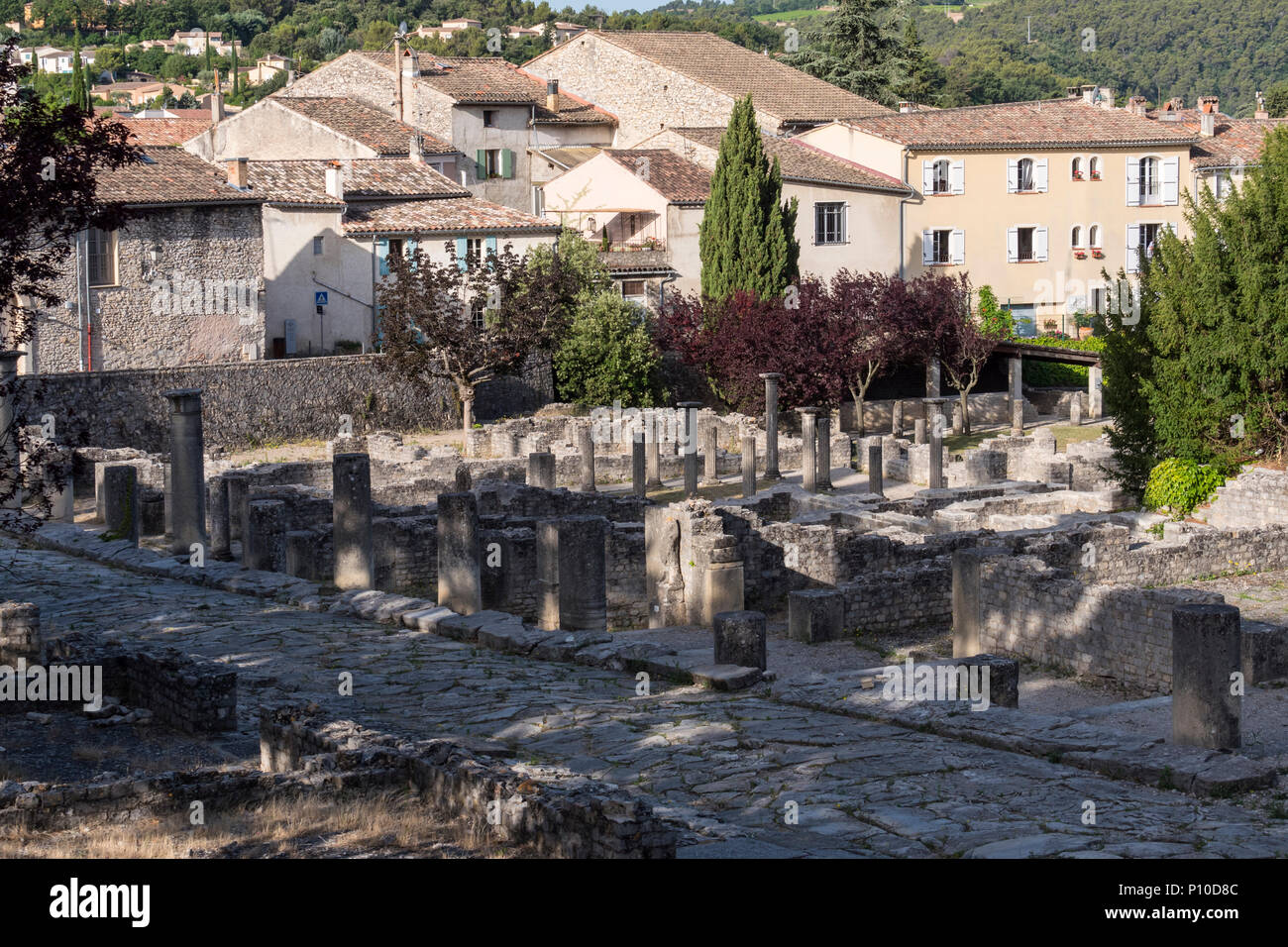 Provence roman ruins hi-res stock photography and images - Alamy