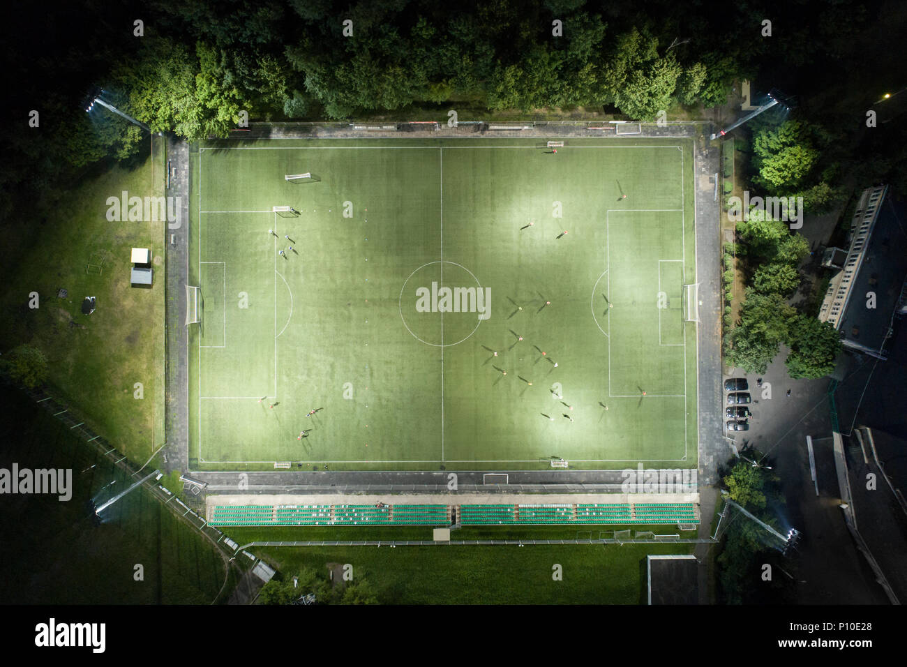 Team building activity high school hi-res stock photography and images - Alamy