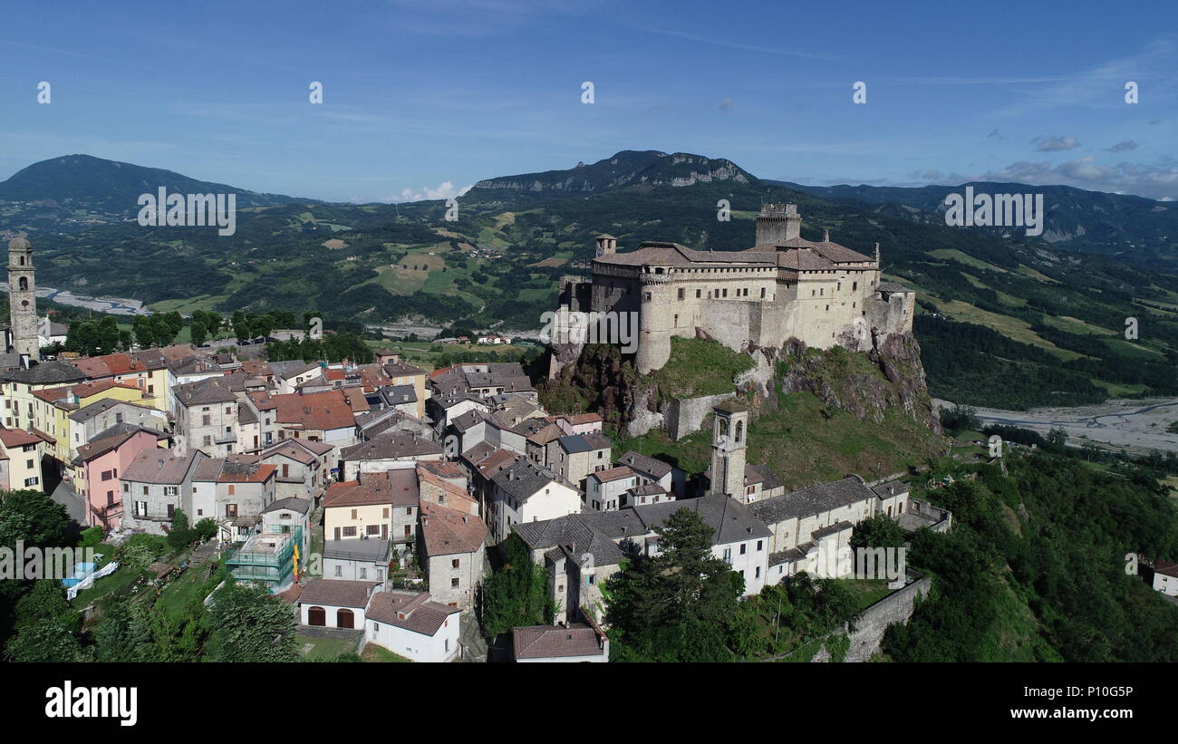 Bardi castle aerial hi-res stock photography and images - Alamy