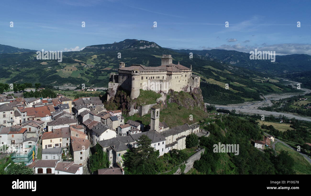 Castello di bardi hi-res stock photography and images - Alamy