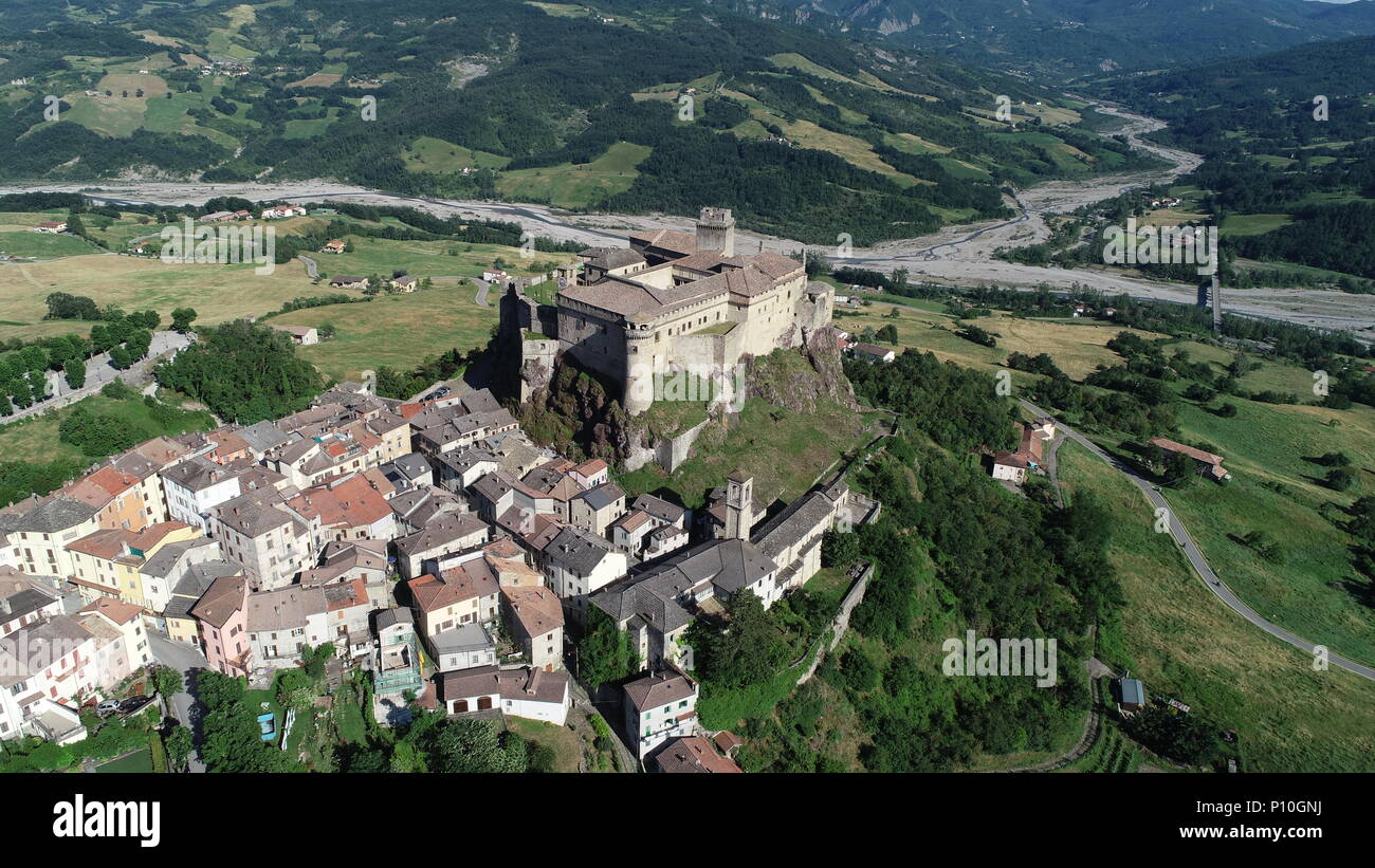 Castello di bardi hi-res stock photography and images - Alamy