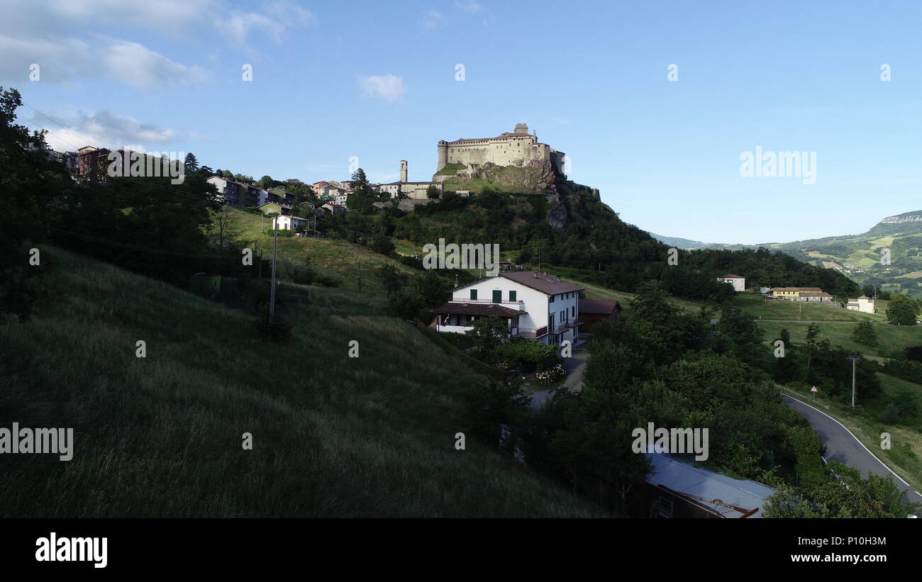 Bardi castle aerial hi-res stock photography and images - Alamy