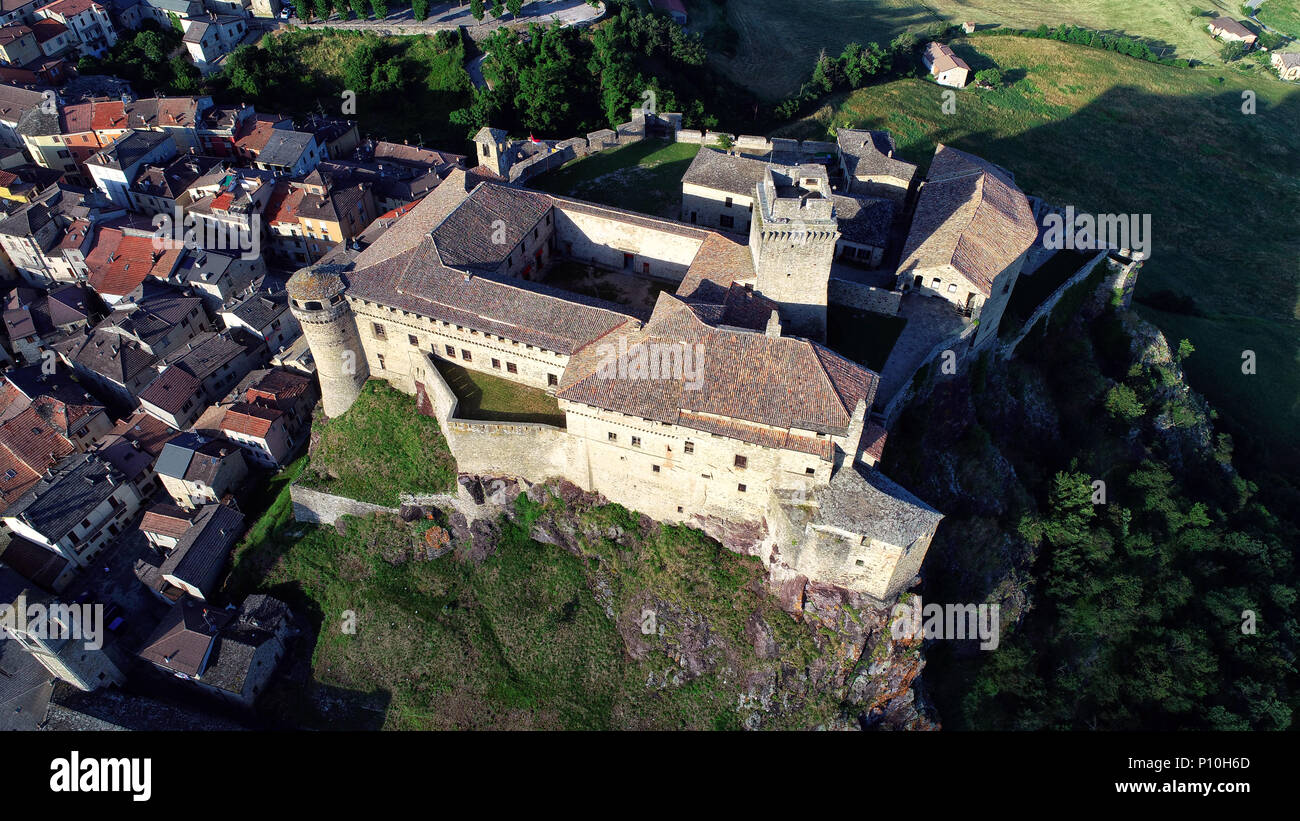 Castello di bardi hi-res stock photography and images - Alamy