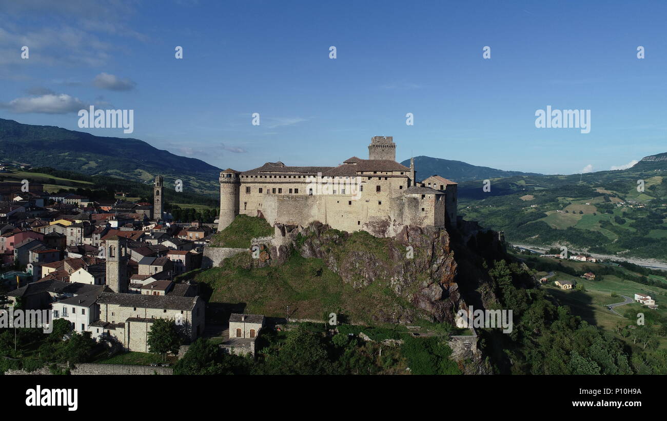 Castello di bardi hi-res stock photography and images - Alamy