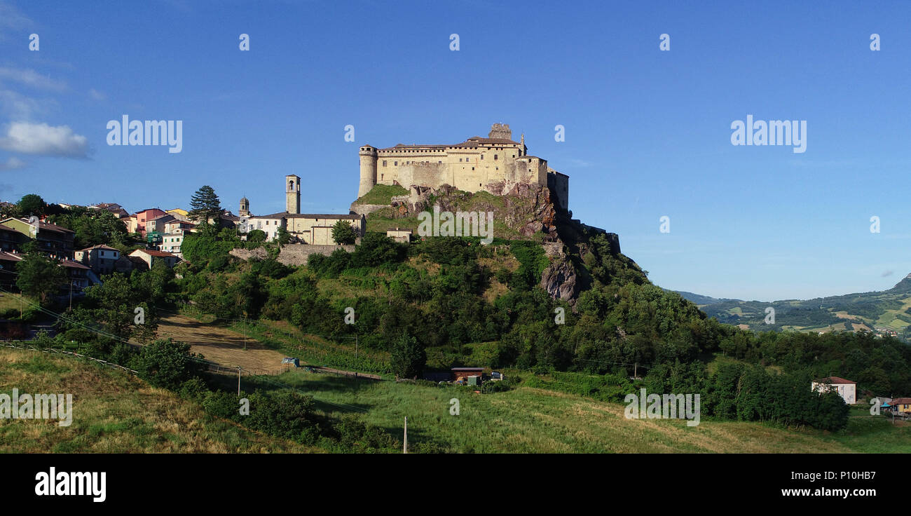 Bardi castle aerial hi-res stock photography and images - Alamy