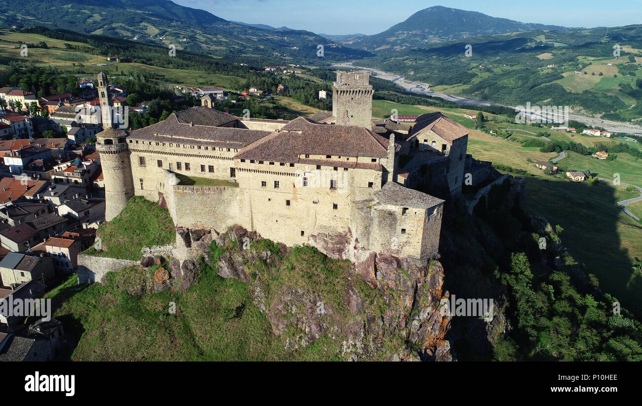 Bardi castle aerial hi-res stock photography and images - Alamy
